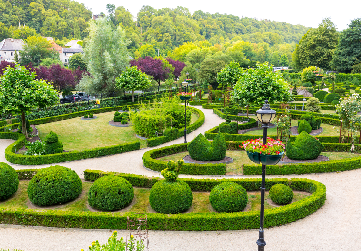 To Design a Commercial Landscape That Impresses Visitors